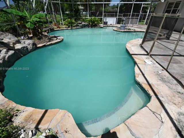 15387 150th St SW, Miami, FL 33196
