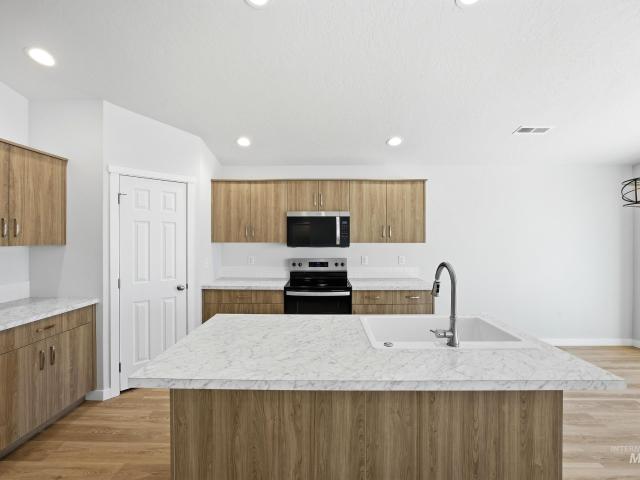 15388 Patriot Ave