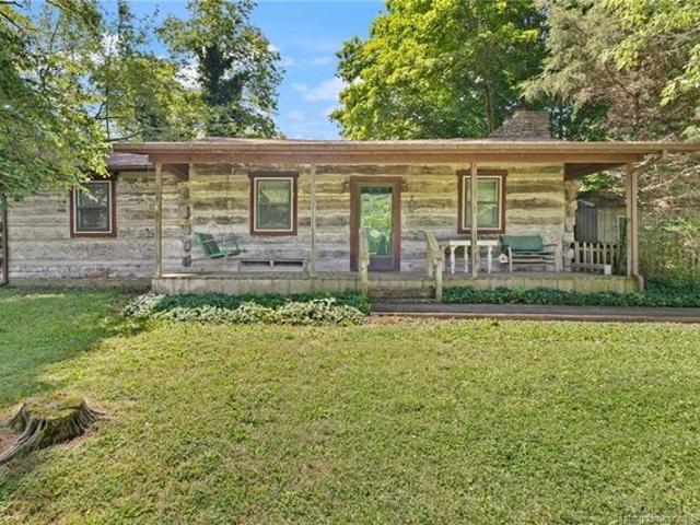 1538 E Ash Hollow Ln, Scottsburg, IN 47170
