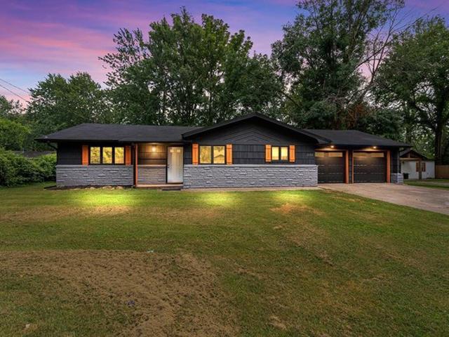1538 E Lindberg St, Springfield, MO 65804