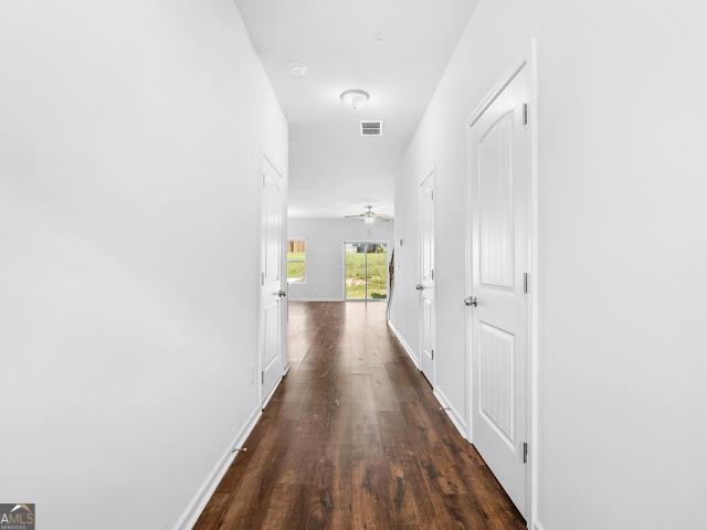 1538 Iris Walk