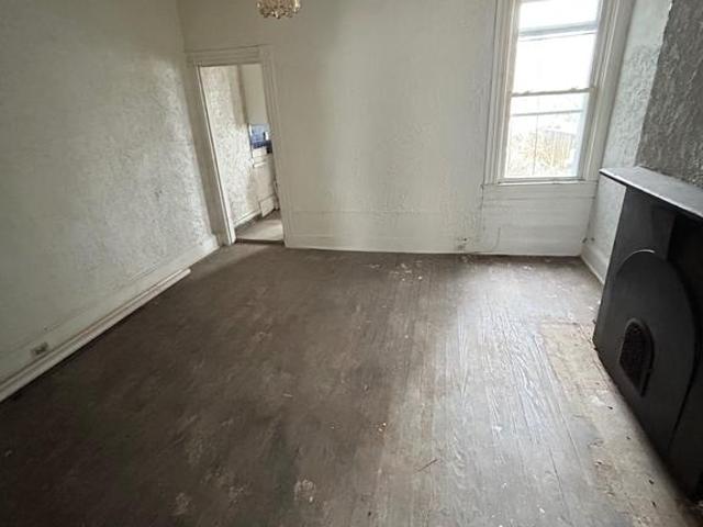 1539 N Broadway