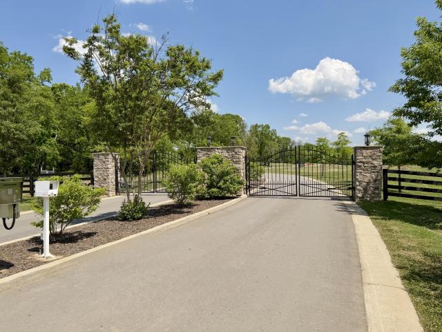 1539 Divine Court