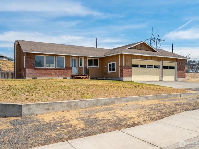 1539 S Bailey