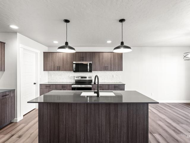 1539 W Braden Dr