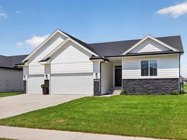 15303 Springbrook Trl, Urbandale, IA 50323