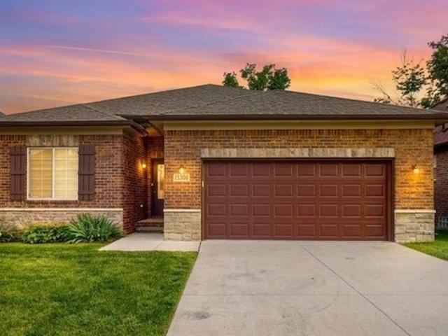 15300 Eton Pointe Dr, Clinton Township, MI 48035