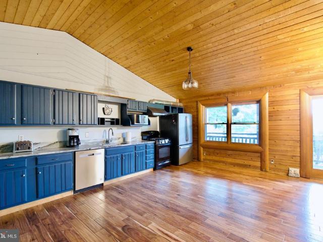 15301 Poplar Hill Road