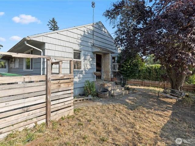 1530 N Wycoff Ave, Bremerton, WA 98312
