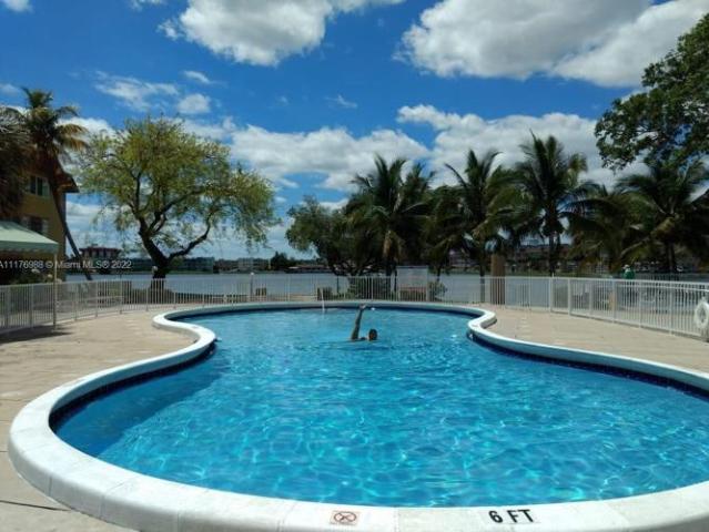 1530 NE 191st St #320 Miami, FL 33179