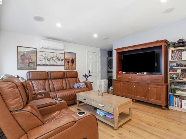 1530 Armstrong 75