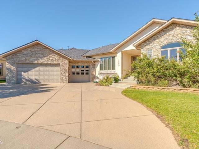 1530 Clipper Pl, Bismarck, ND 58504