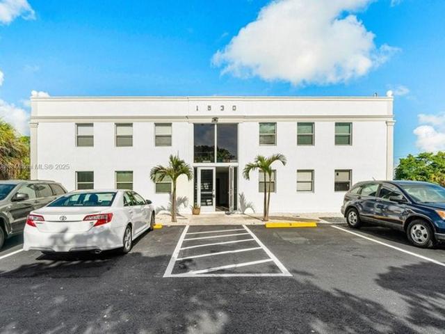 1530 Crescent Cir, West Palm Beach, FL 33403