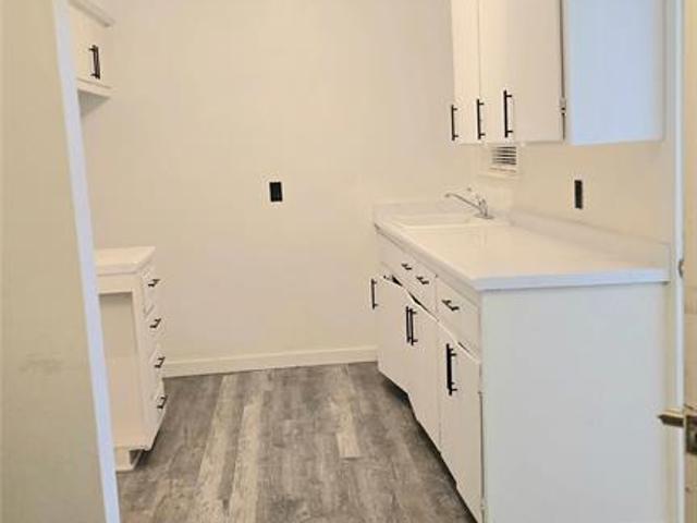 1530 E 52nd Street