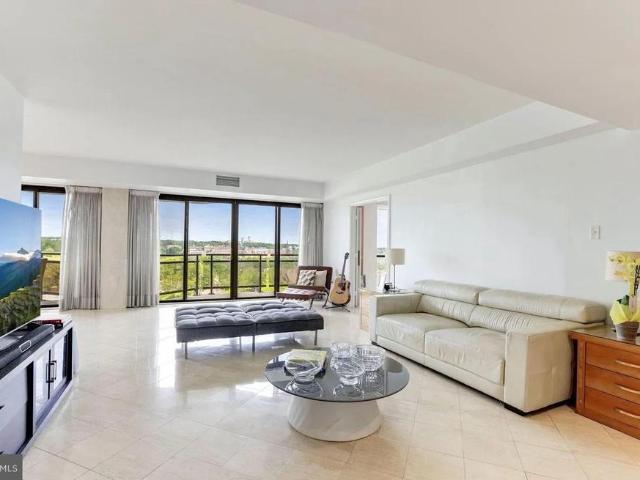 1530 Key Boulevard # 906