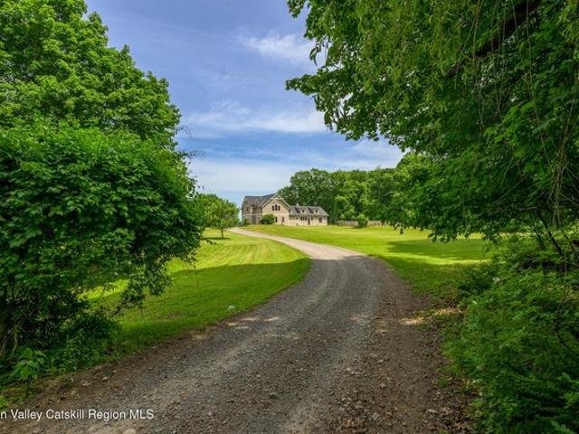 1530 River Rd, New Baltimore, NY 12124