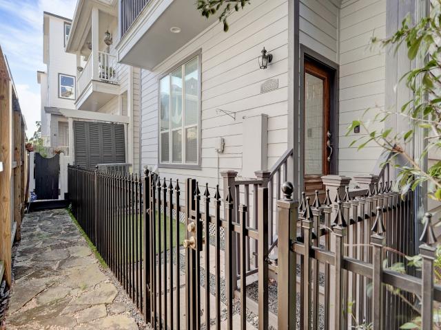 1530 W 25th St, Unit A, Houston, TX 77008 | MLS #80630 | Compass