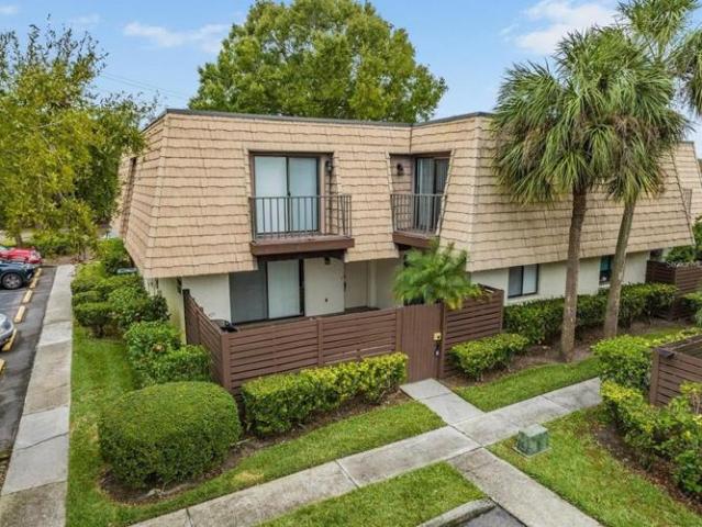 15311 W Pond Woods Dr, Tampa, FL 33618