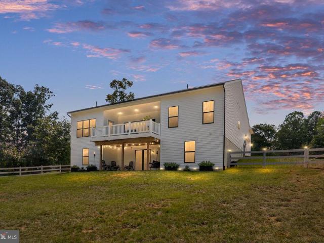 15318 Red Oak Lane