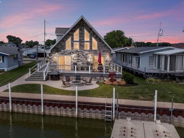 1531 N Compass Ave, Port Clinton, OH 43452