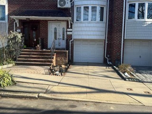 15 31 th St, Whitestone, NY 11357