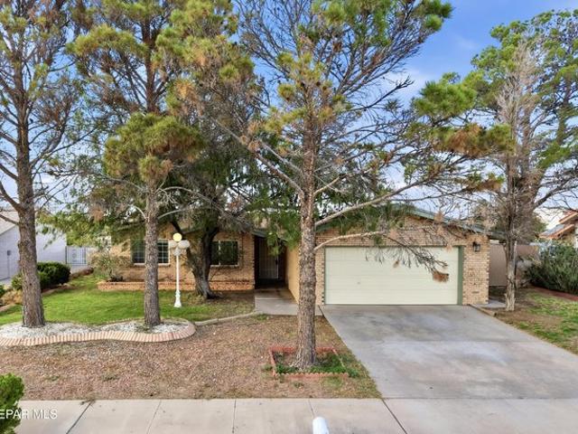 15323 Woodhill Ct E, Horizon City, TX 79928