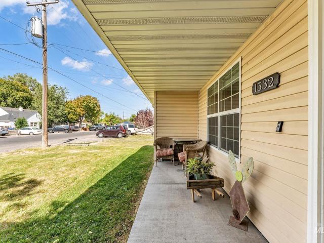 1532 E 3rd Ave