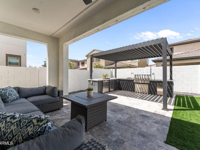 1532 E Rakestraw Ln, Gilbert, AZ 85298 | MLS #7021 | Compass