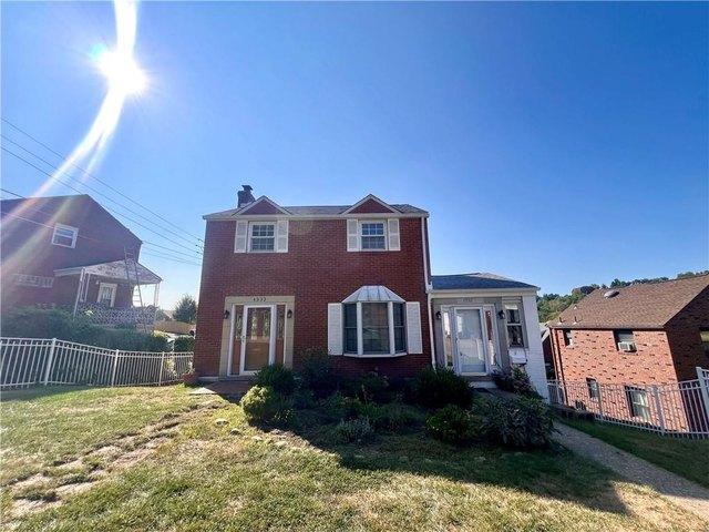 1532 Greencrest Dr, Pittsburgh, PA 15226