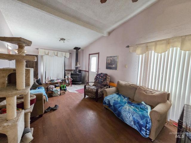 1532 Hemlock