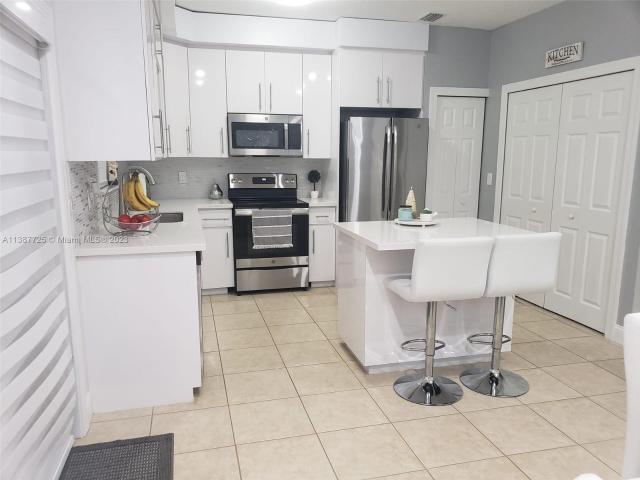 1532 Southeast 31st Ct, 3 beds, 2 full baths