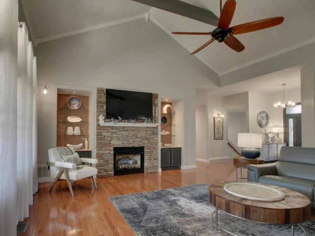 1532 Winsor Drive