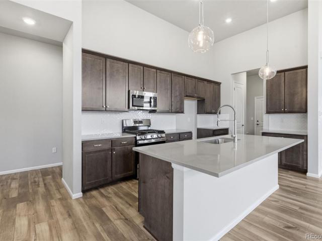 15330 Pontiac Street