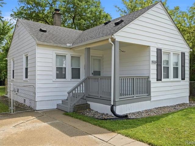 15334 Evergreen Ave, Eastpointe, MI 48021