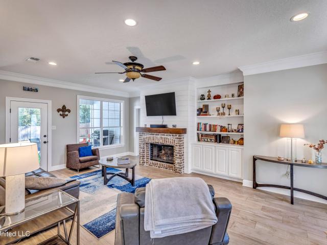 15336 Lakeview Court