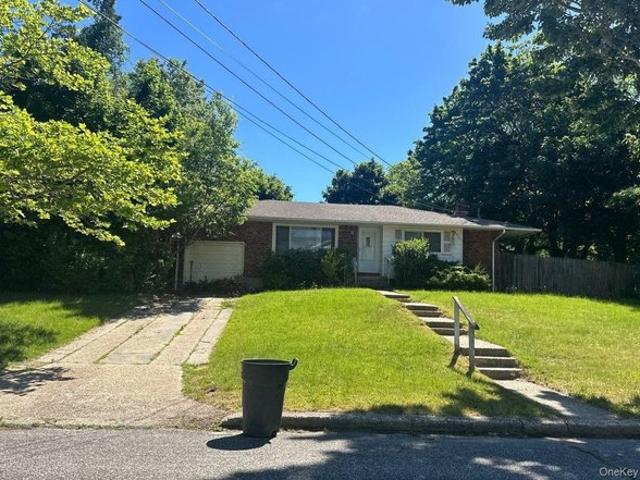 1533 Agate St, Bay Shore, NY 11706