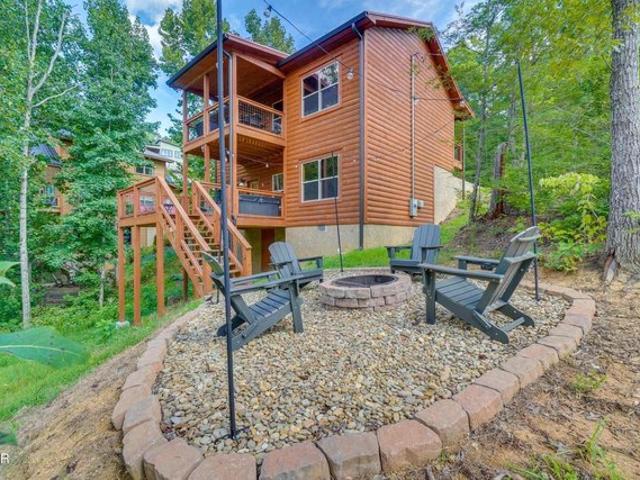 1533 Bear Valley Rd, Sevierville, TN 37876