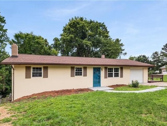 1533 Pecan Dr, High Point, NC 27263