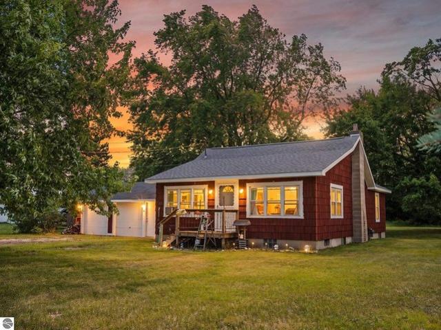 1533 Plett Rd, Cadillac, MI 49601