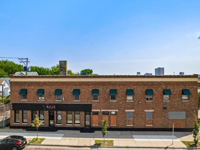 1533 University Avenue W