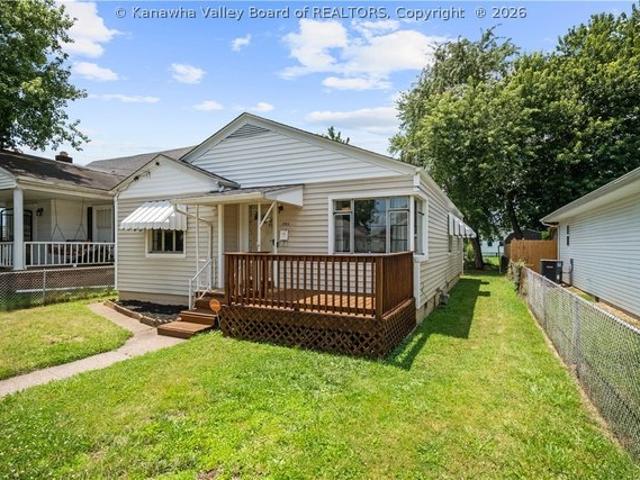 153 4th St, Dunbar, WV 25064