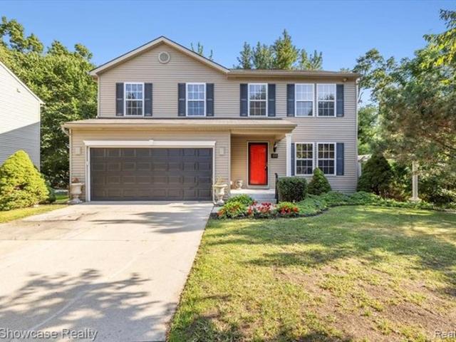 153 Cascade Ln, Waterford Township, MI 48327