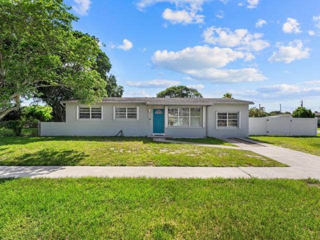 153 Abaco Dr, Palm Springs, FL 33461