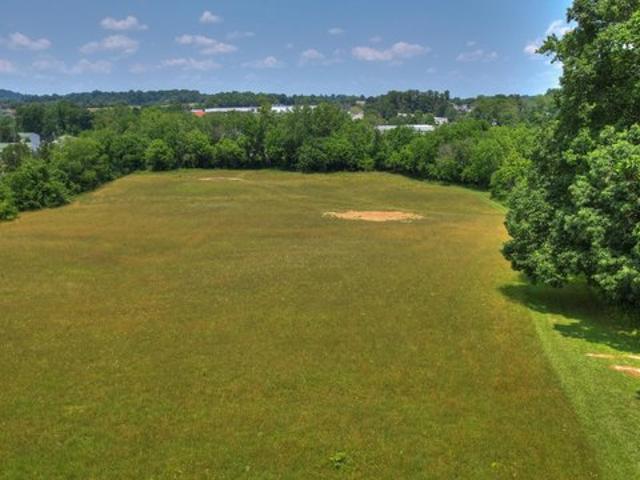 153 Bart Green Dr, Johnson City, TN 37615