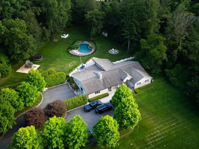 153 Brookville Ln, Glen Head, NY 11545