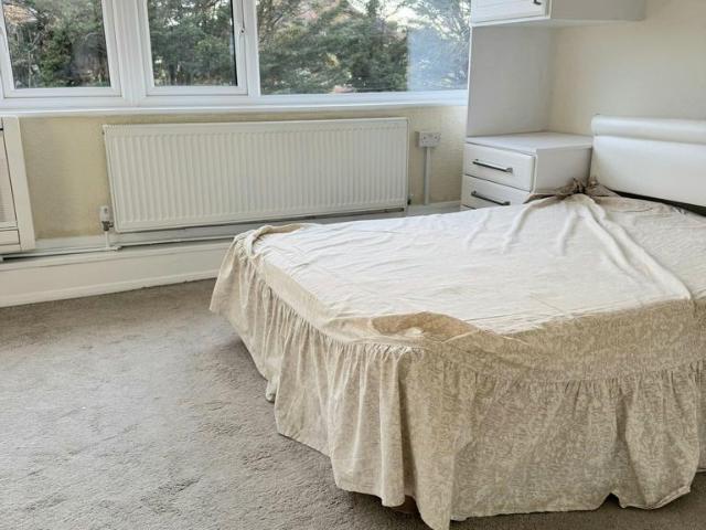 153 Burnt Oak Broadway, Edgware. 1 bed apartment to rent £1,450 pcm £335 pw