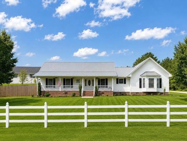 153 Giddens St, Newton Grove, NC 28366