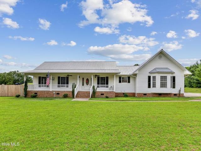 153 Giddens St, Newton Grove, NC 28366