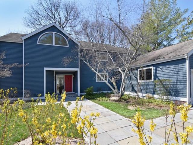 153 Fieldpoint Dr, Irvington, NY 10533