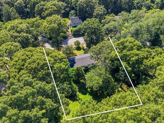 153 Huntington Crossway, Bridgehampton, NY 11932